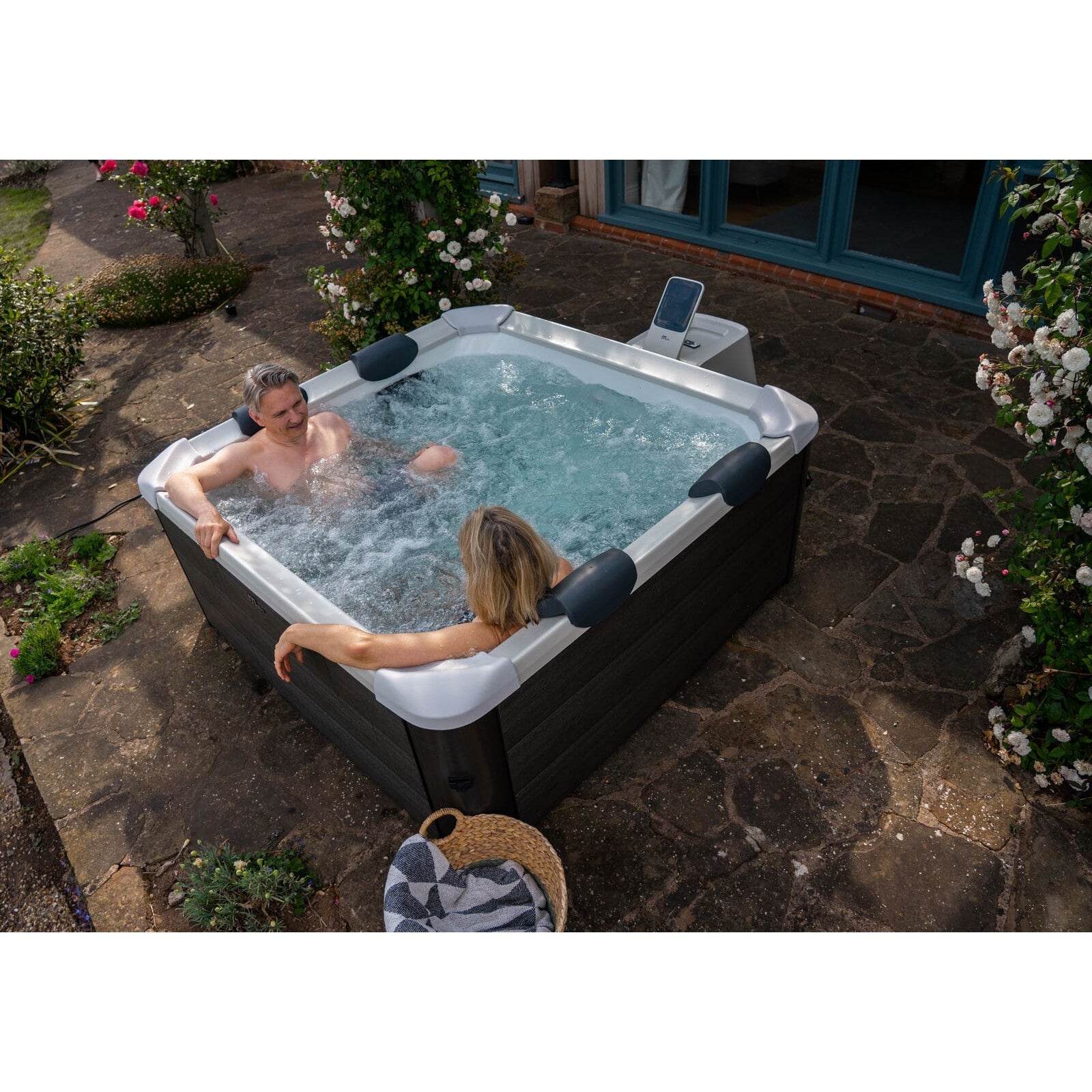 MSPA FRAME OSLO 2-6 Person Luxury Hot Tub Spa | Fitness Recovery Lab